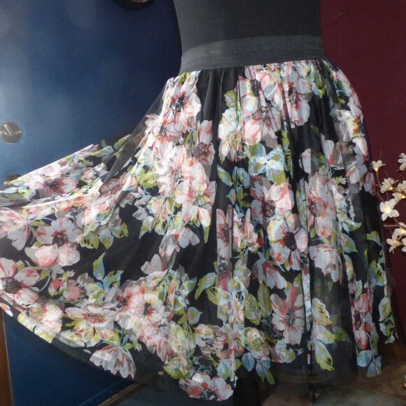 torrid | Skirts | Torrid Goth Rockabilly Pin Up Black Floral Print ...
